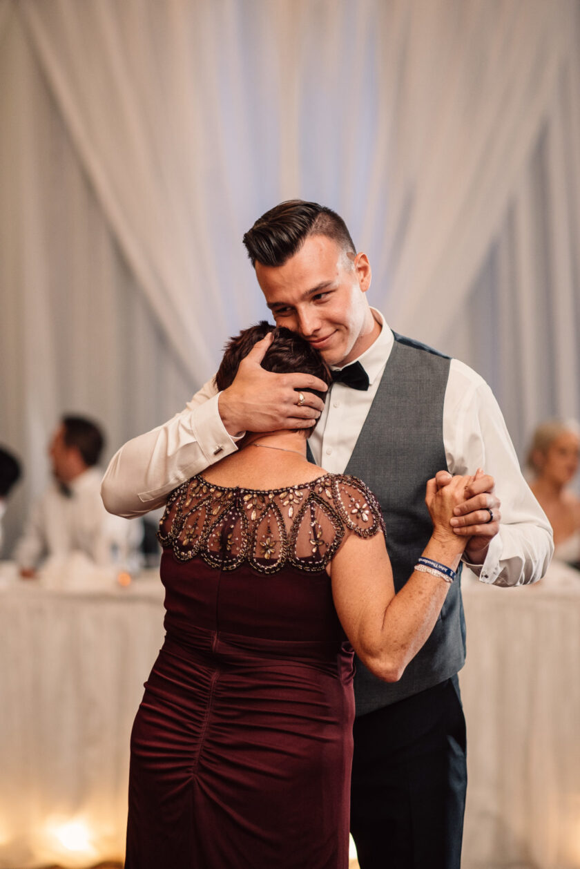 Oshawa Wedding Photographer - Chelsey Cunningham