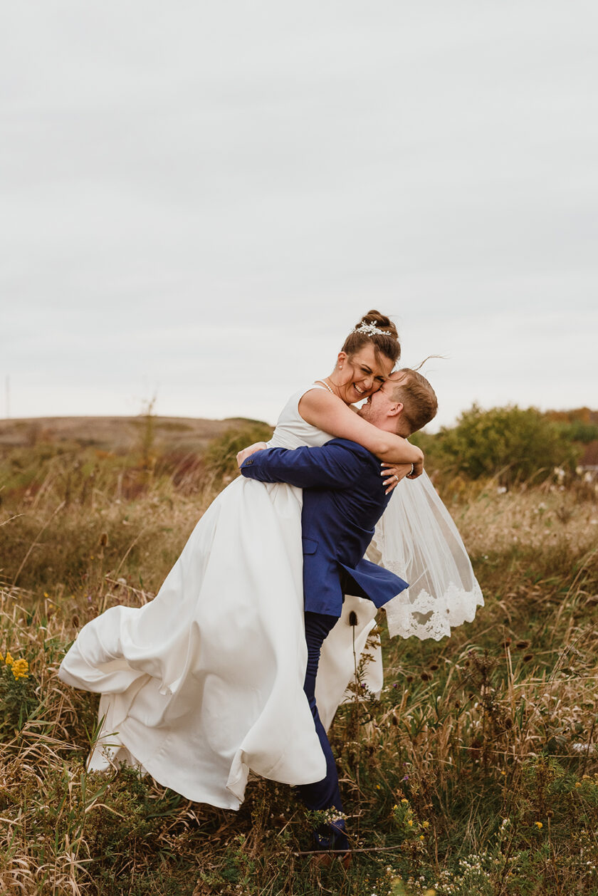 Oshawa Wedding Photographer - Chelsey Cunningham